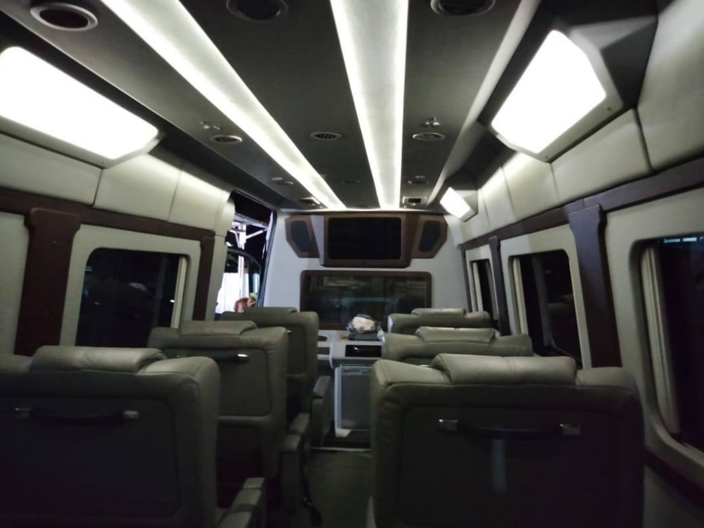 Sewa Mercy Sprinter Luxury Tangerang 2024 - Yoshi Trans